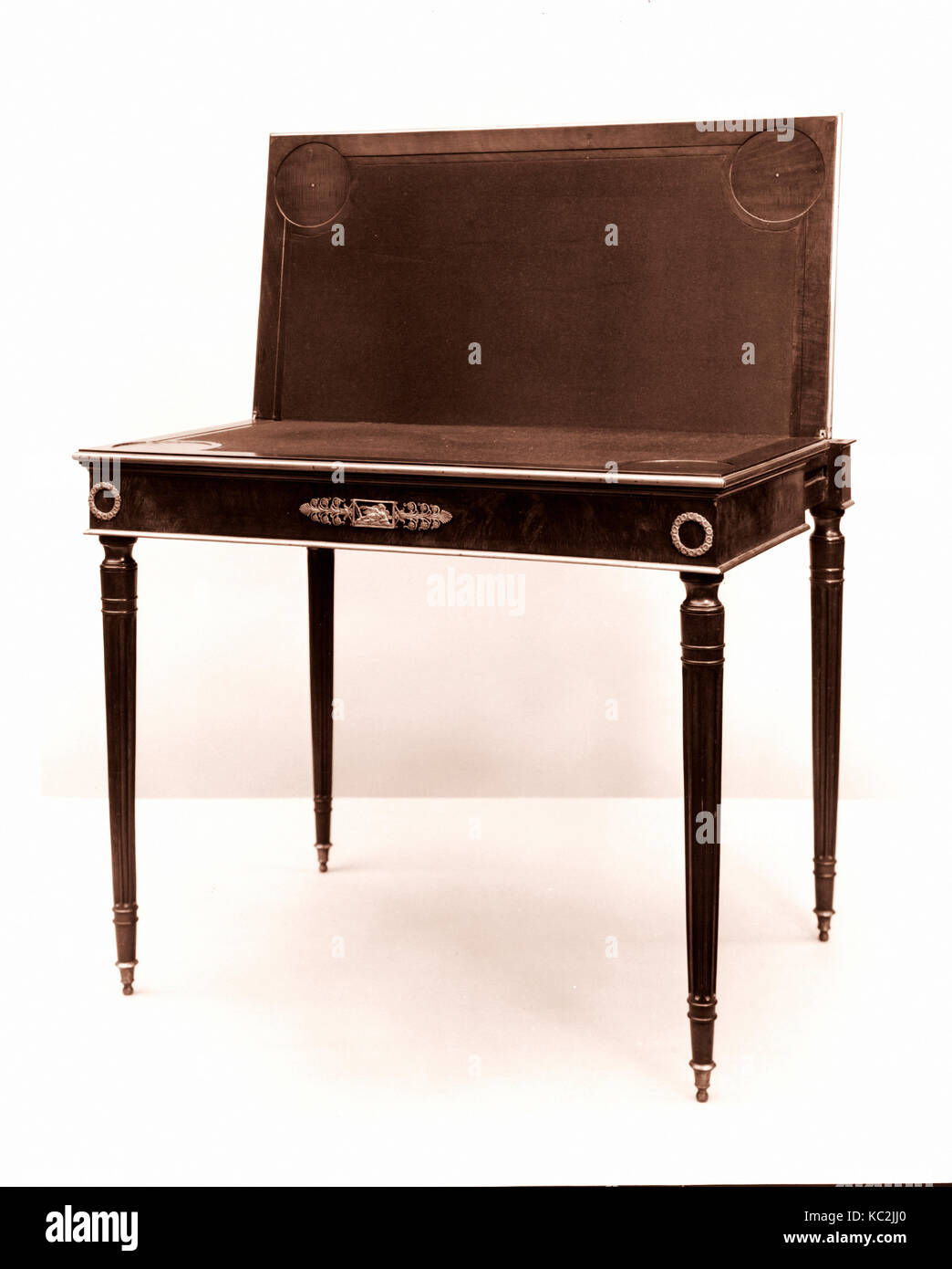 Federal card table hi-res stock photography and images - Alamy