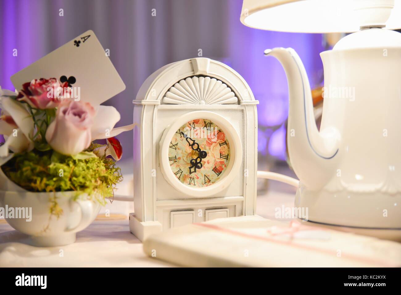 Reception clock hi-res stock photography and images - Alamy