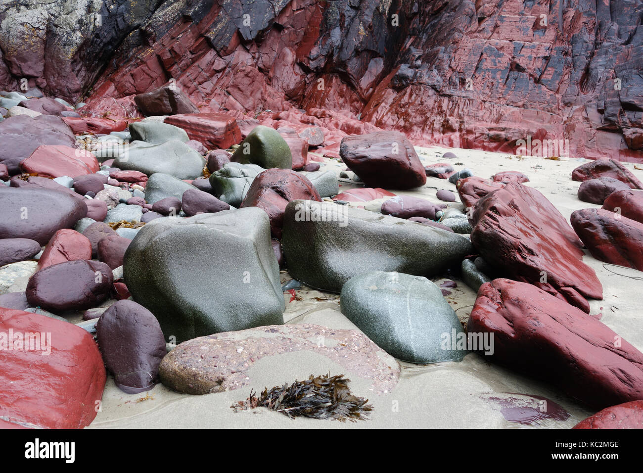 Red and green stone rocks at Caerfai Bay near St Davids in ...