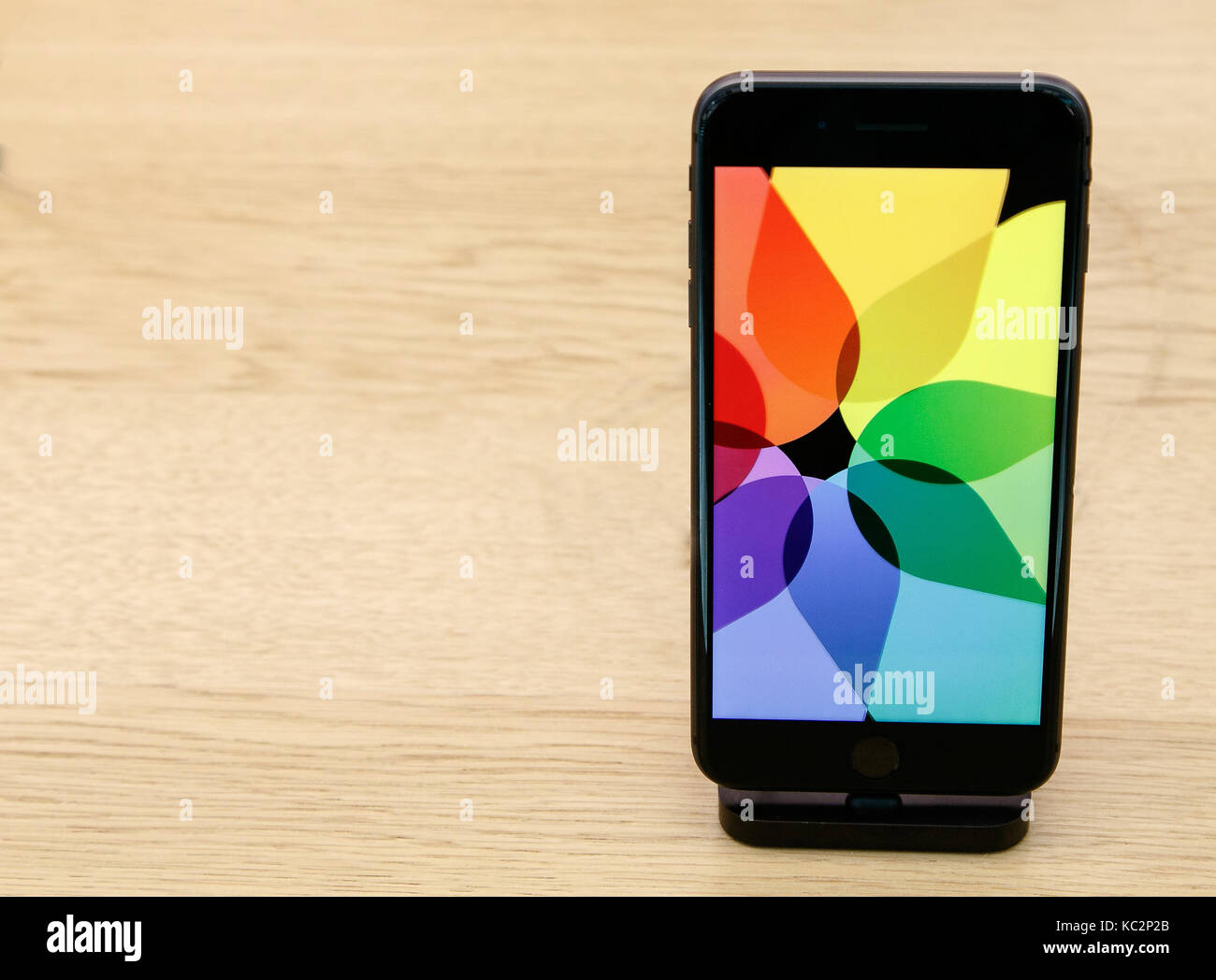 Iphone display screen hi-res stock photography and images - Alamy