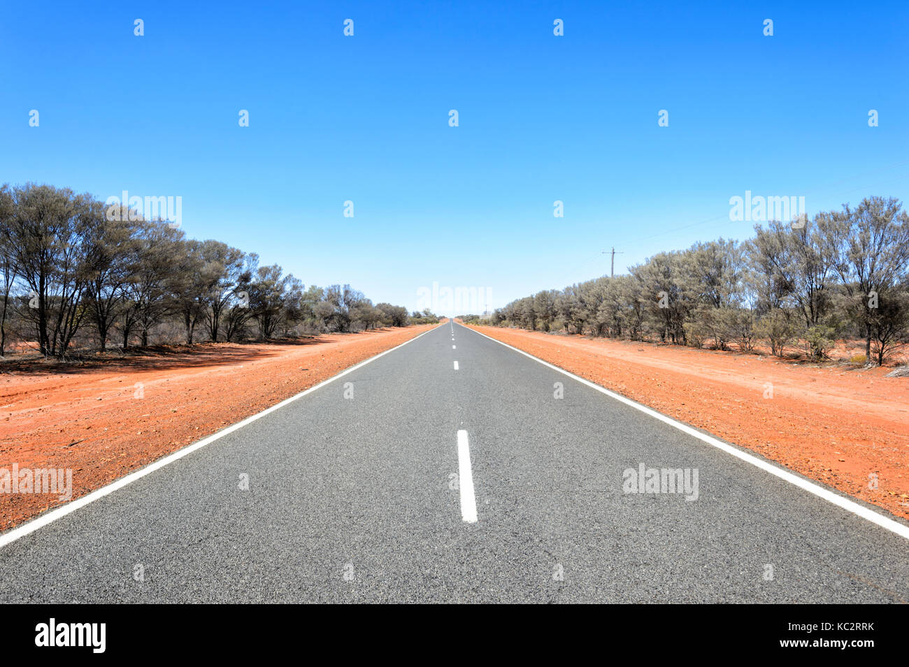 Straight and deserted Mitchell Highway or Matilda Way near Bourke, New ...