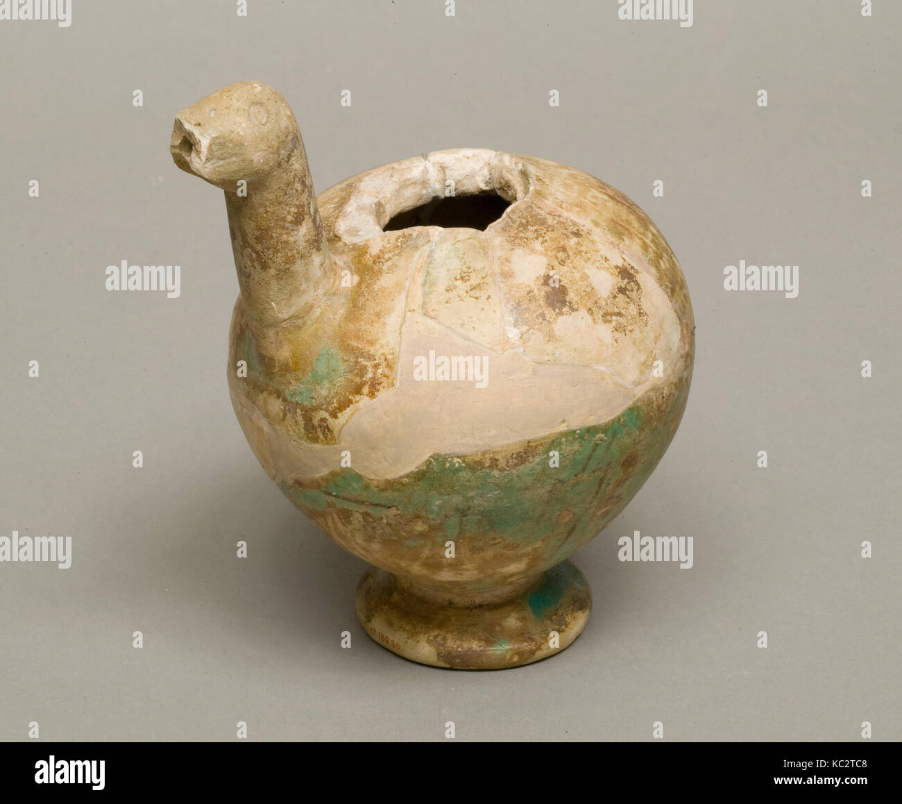 Bird shaped vase hi-res stock photography and images - Alamy