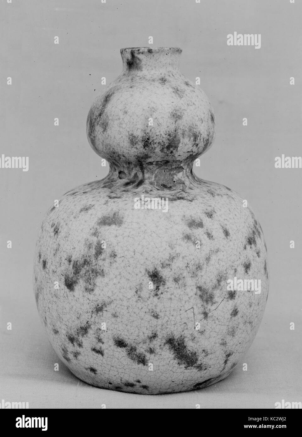 Bottle, Edo period (1615–1868), 18th–19th century, Japan, Pottery ...