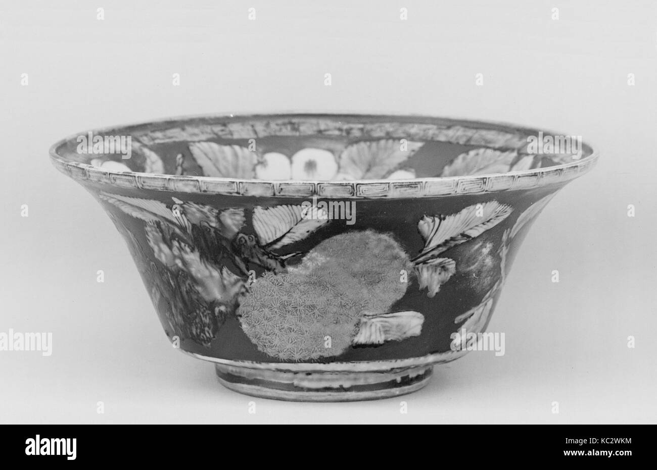 Large Bowl, Edo period (1615–1868), ca. 1790, Japan, Pottery decorated ...