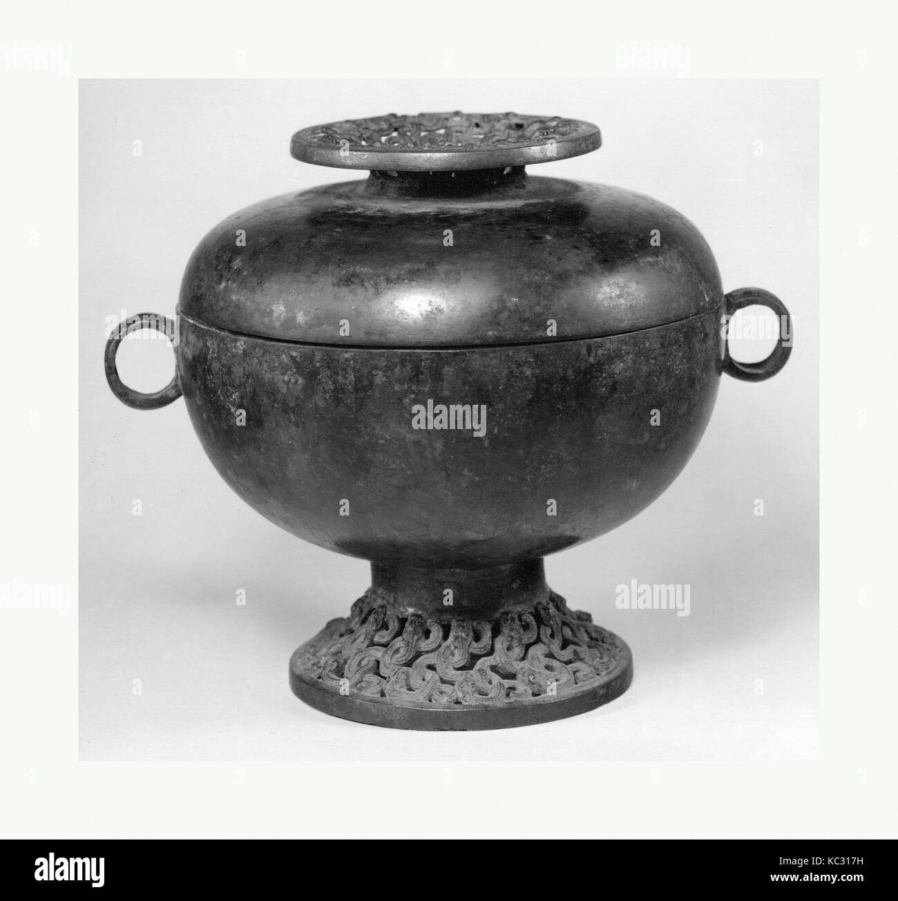 東周 青銅豆, Grain Serving Vessel (Dou), 5th–3rd century B.C Stock Photo - Alamy