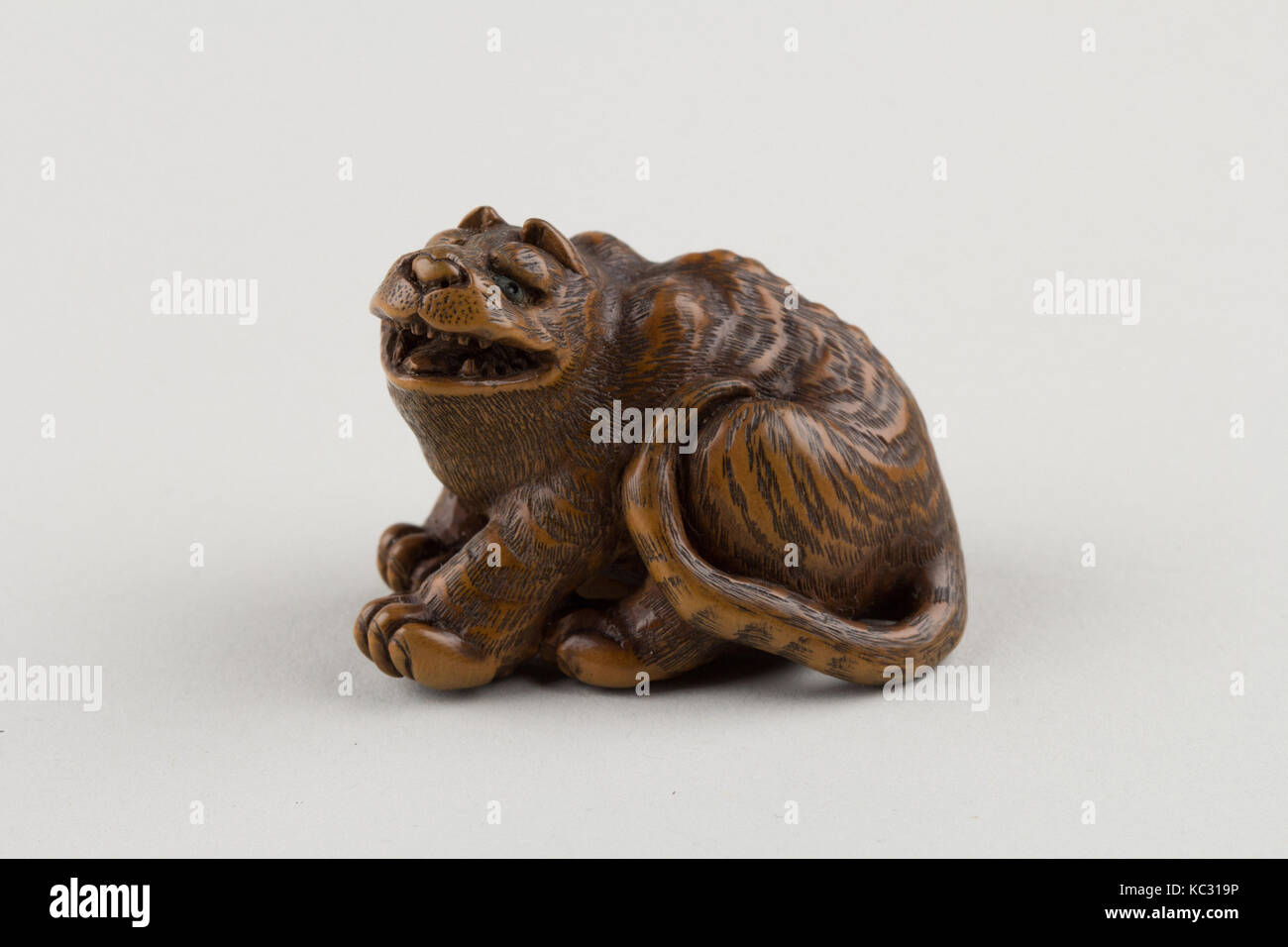 Netsuke of Seated Tiger with Tail Curled beside Him, Minkō, early 19th ...