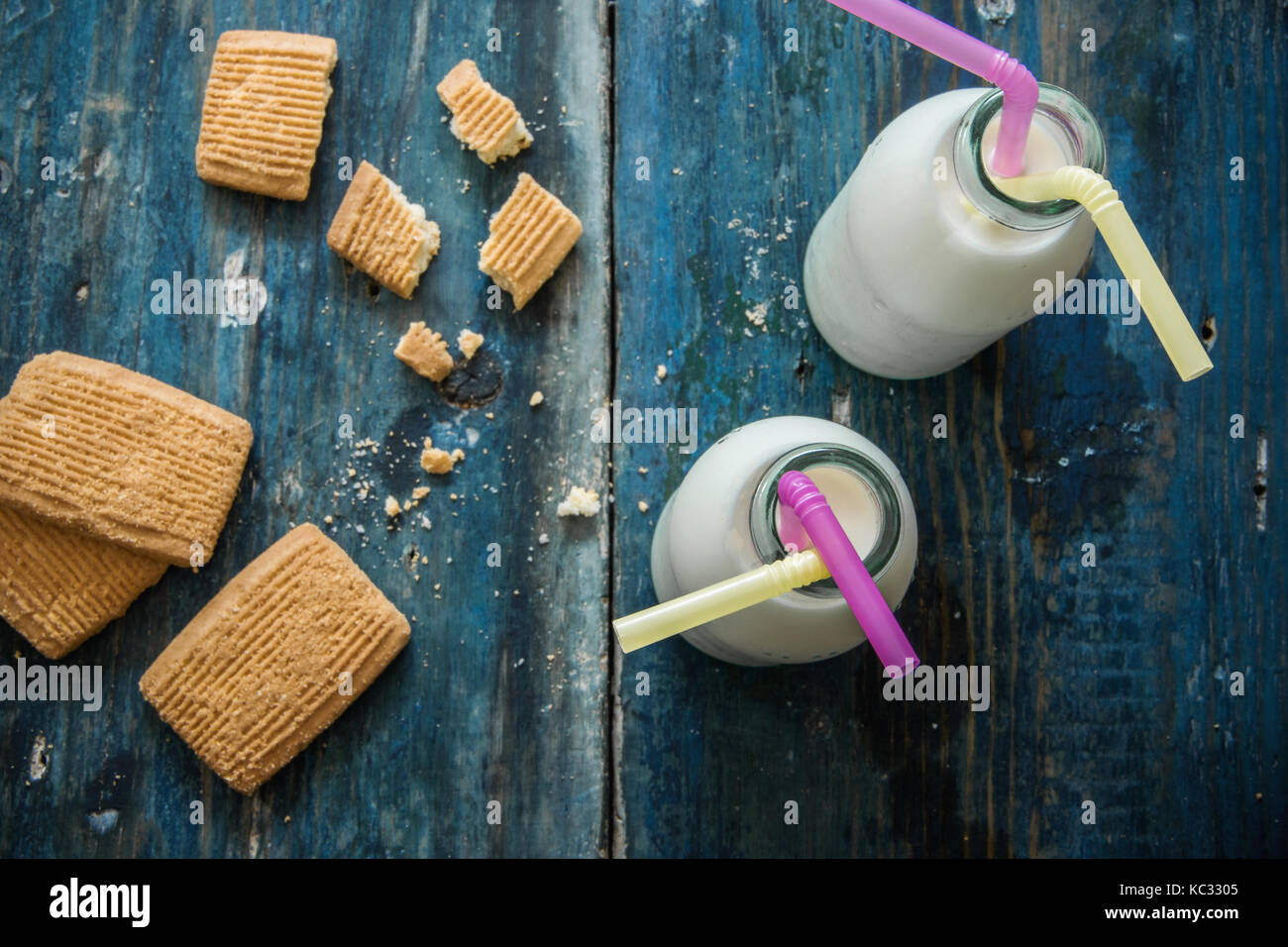 Traditional snack - milk and cookies for two Stock Photo - Alamy