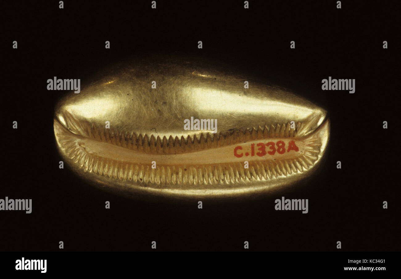 Cowrie shell bead, Middle Kingdom, Dynasty 12, ca. 1878–1840 B.C., From ...