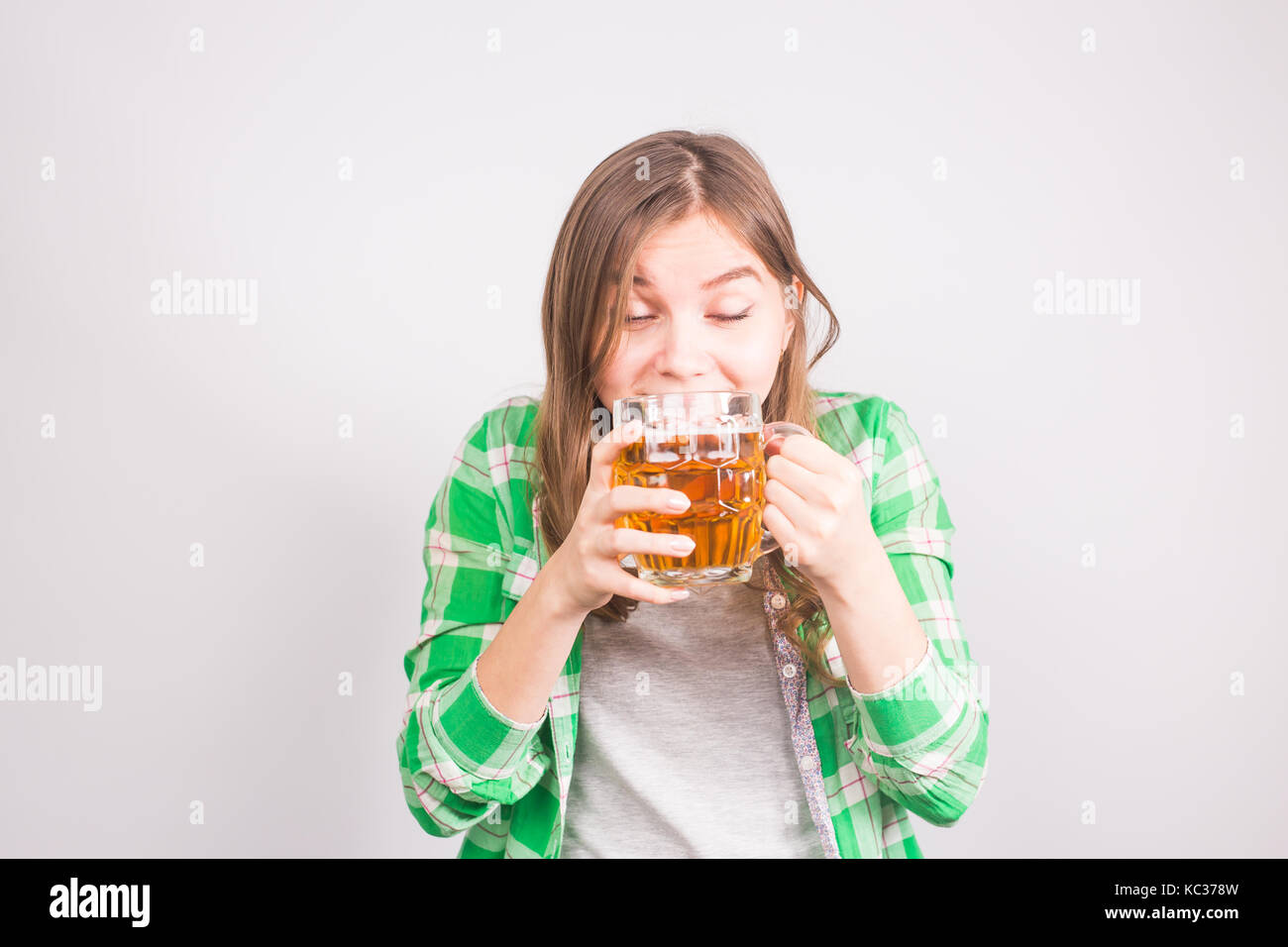 Close-up of Beautiful young woman testing beer Stock Photo - Alamy