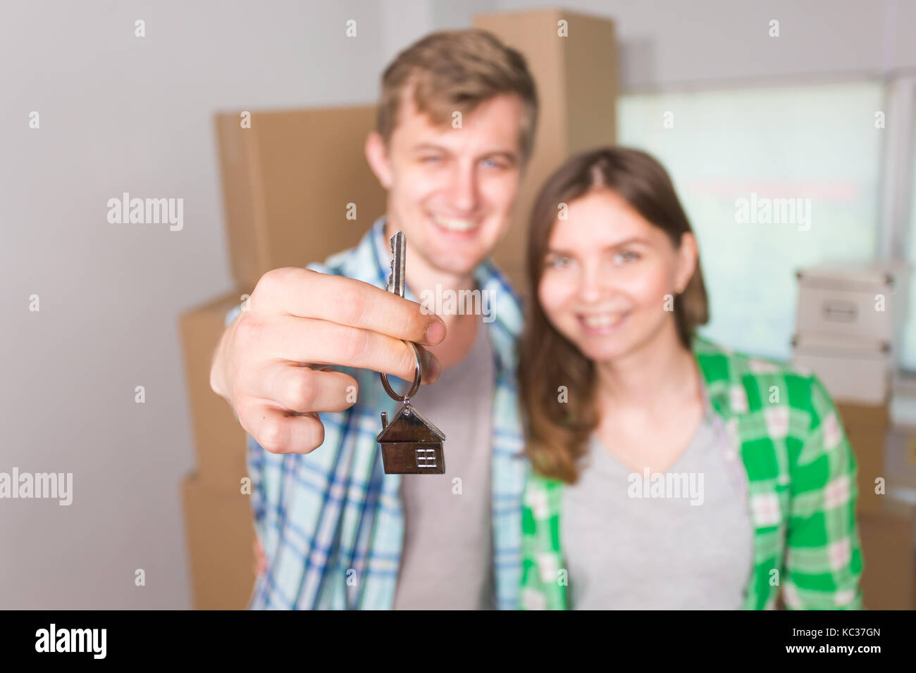 Young married couple with boxes and holding flat keys Stock Photo - Alamy
