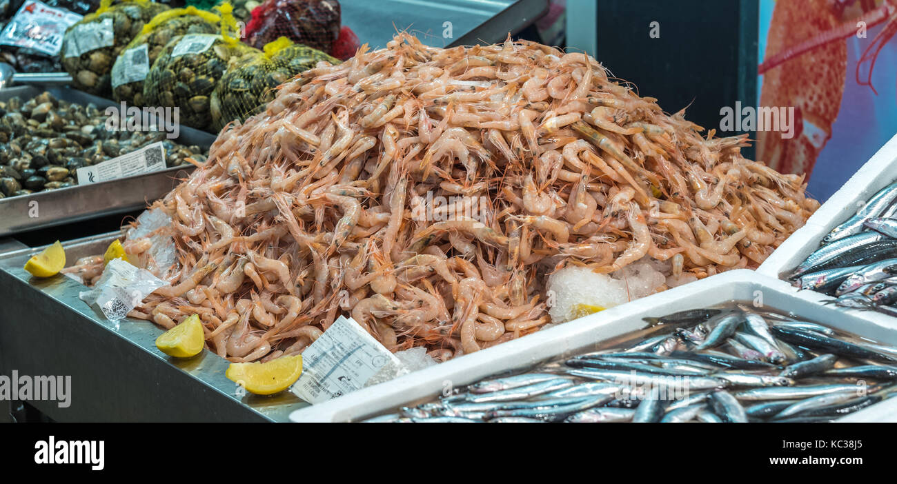 Fish produce at a fish market Stock Photo - Alamy