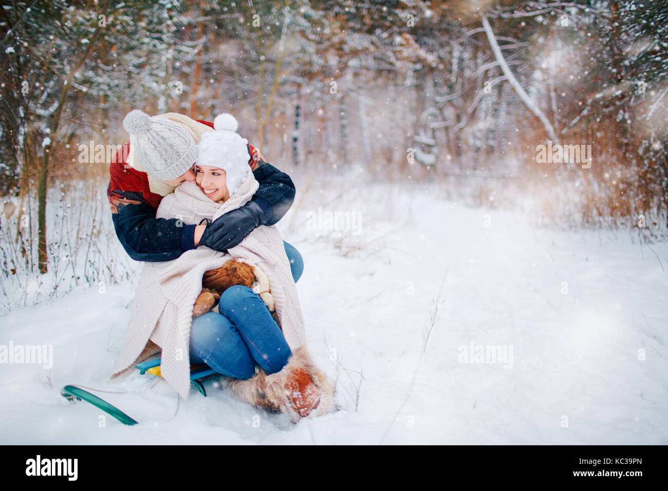 Couple and snow hi-res stock photography and images - Alamy
