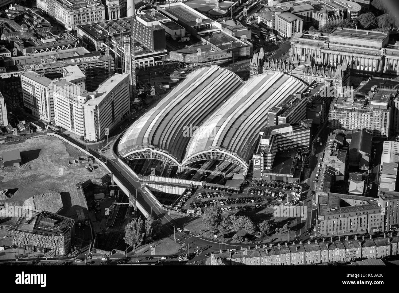 Liverpool lime street Black and White Stock Photos & Images - Alamy