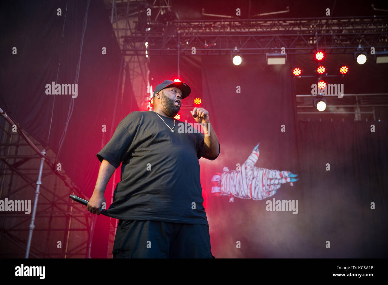 American rappers duo concert hi-res stock photography and images - Alamy