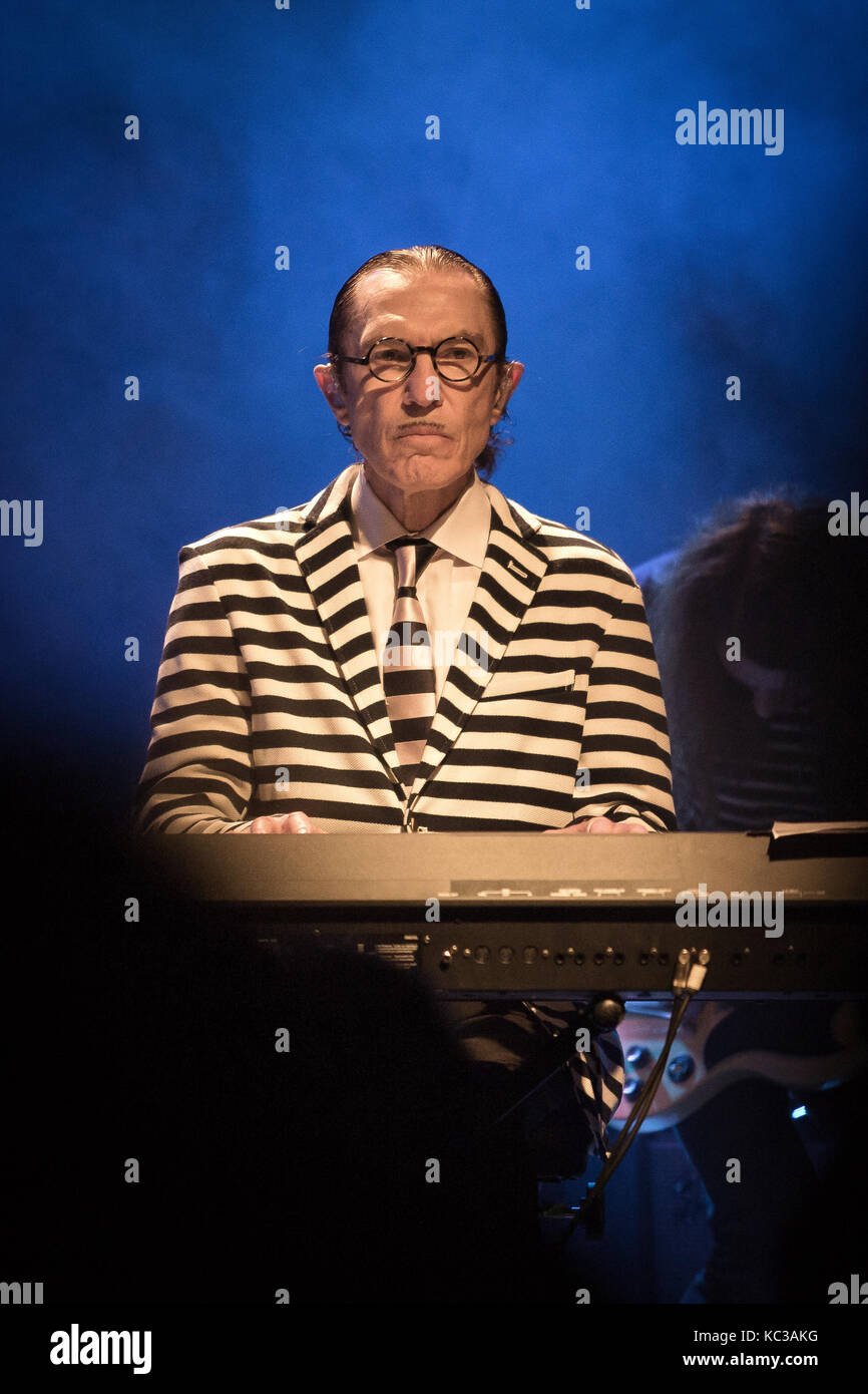Ronald mael hi-res stock photography and images - Alamy