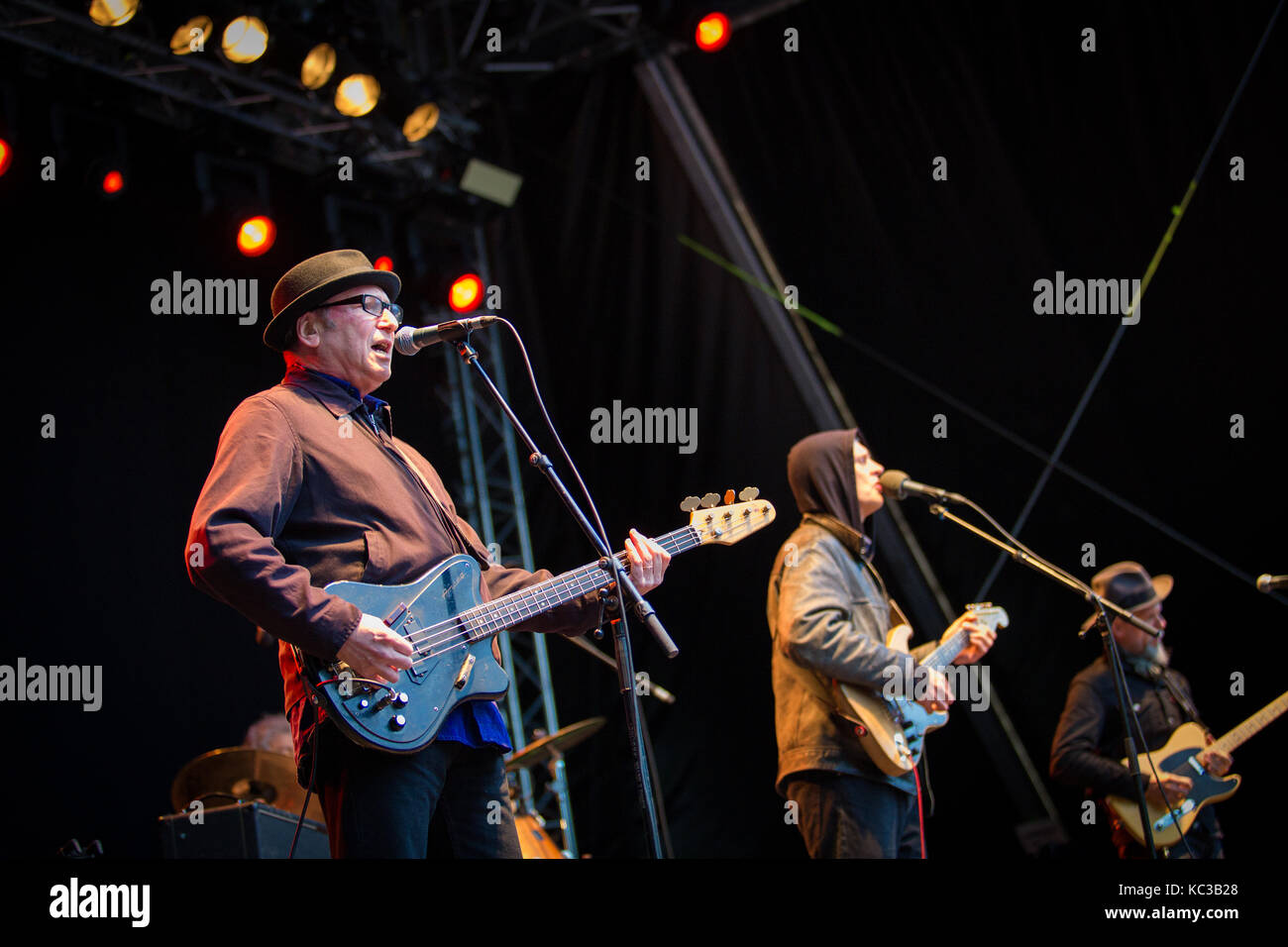 1970s punk rock scene hi-res stock photography and images - Alamy