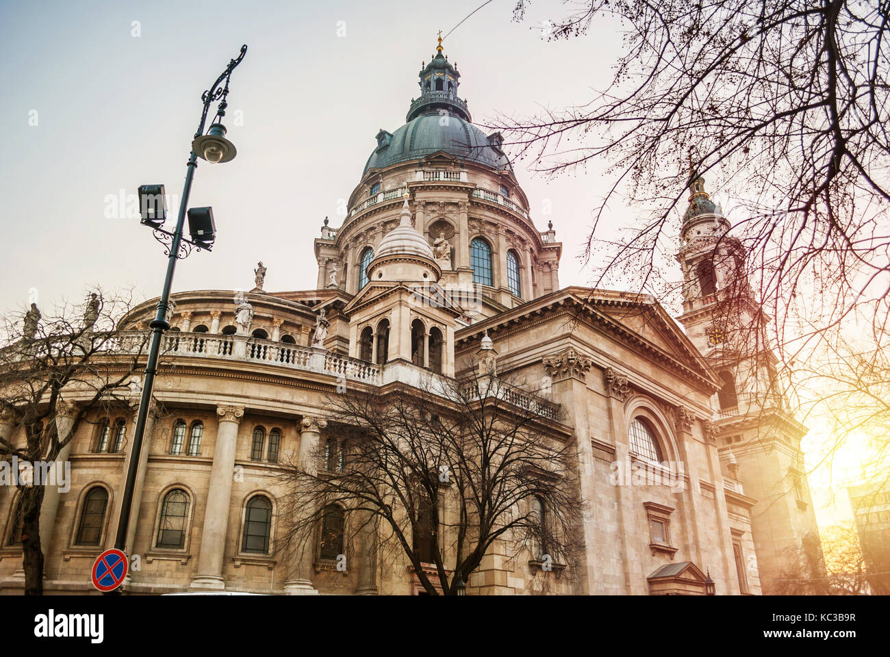St. Stephens Basilica in Budapest Stock Photo - Alamy