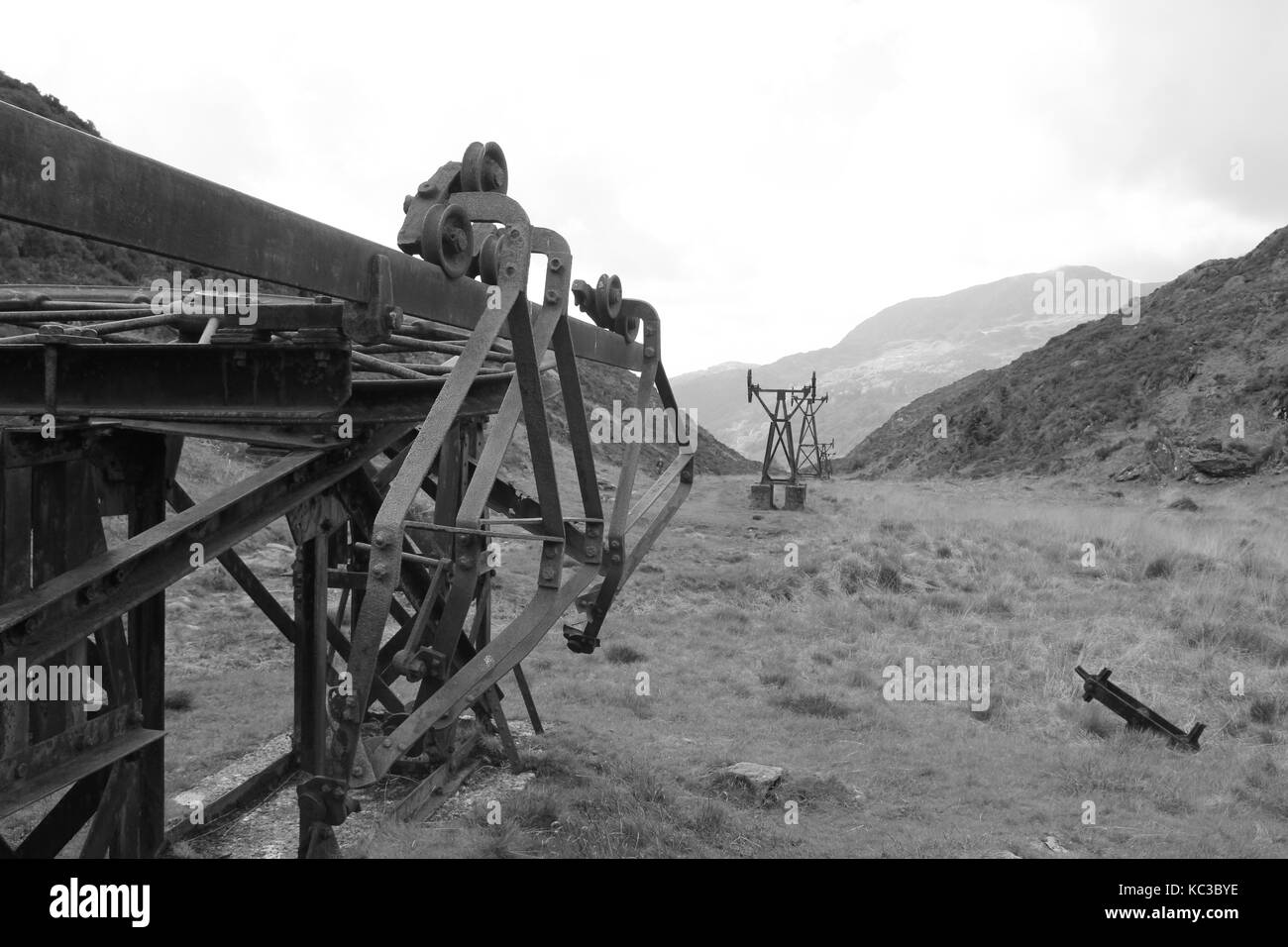 Derelict aerial ropeway pylons, Cwm Bychan, Beddgelert Stock Photo - Alamy