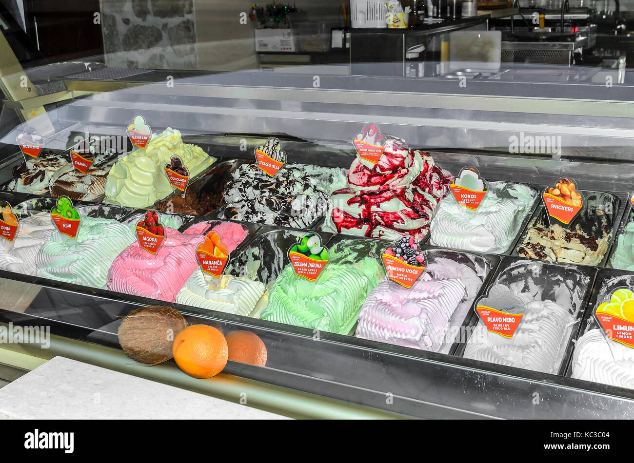 Ice cream shop store hi-res stock photography and images - Alamy