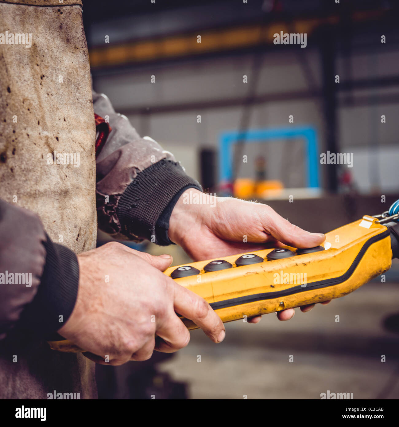 Overhead crane hi-res stock photography and images - Alamy