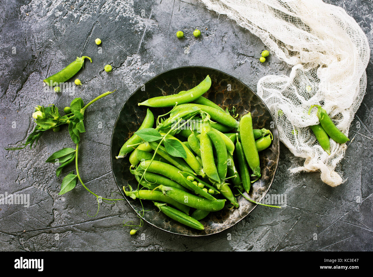 green peas on plate and on a table Stock Photo - Alamy