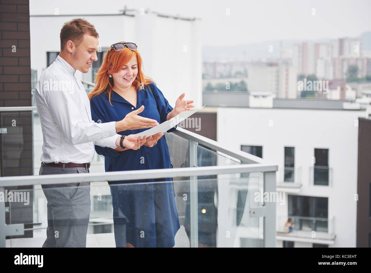 An engineer showing blueprint to her client Stock Photo - Alamy