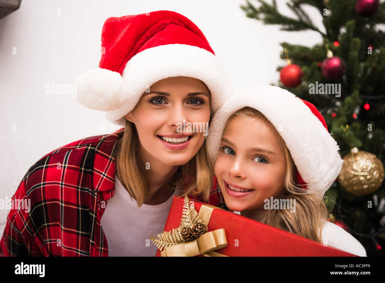 mother and daughter in santa hats Stock Photo - Alamy