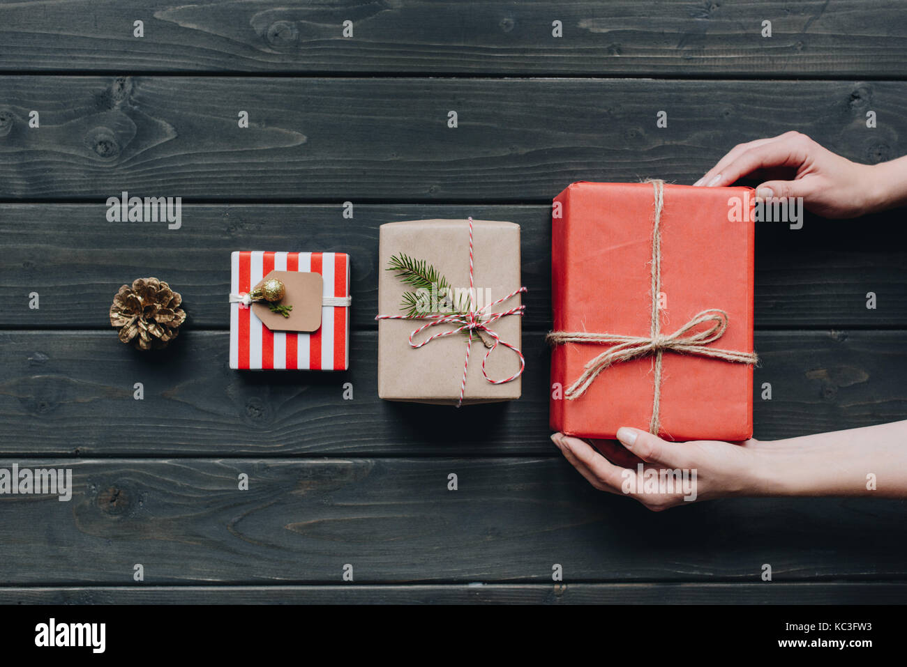 Row of gifts hi-res stock photography and images - Alamy