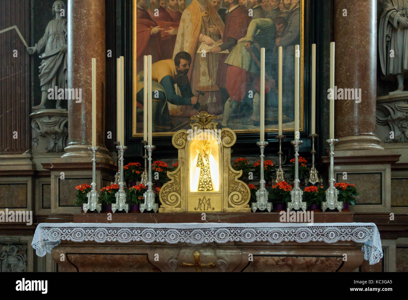Altar view hi-res stock photography and images - Alamy