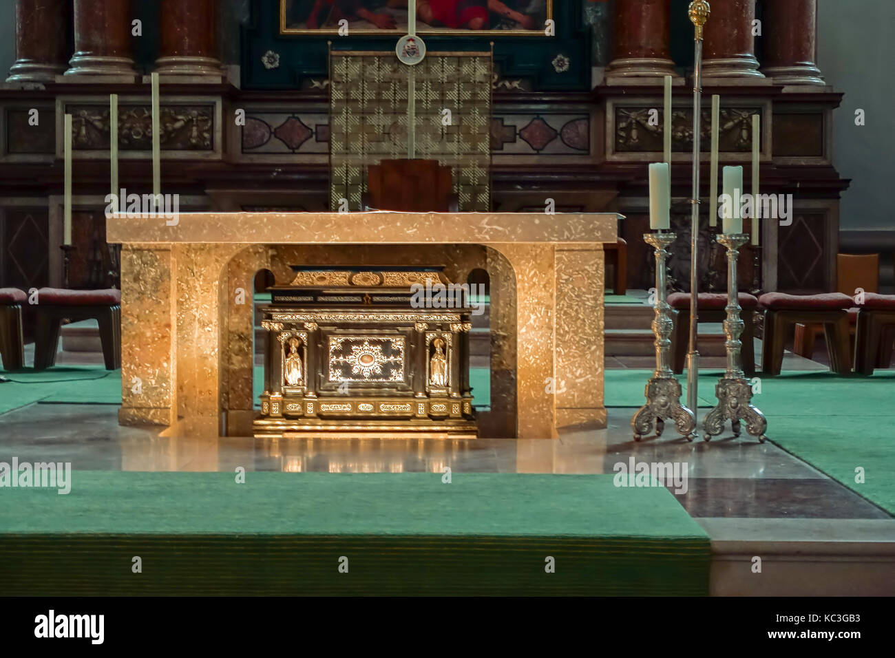 Altar view hi-res stock photography and images - Alamy
