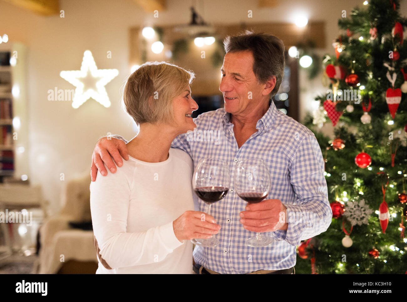 Beautiful senior couple celebrating Christmas together Stock Photo - Alamy