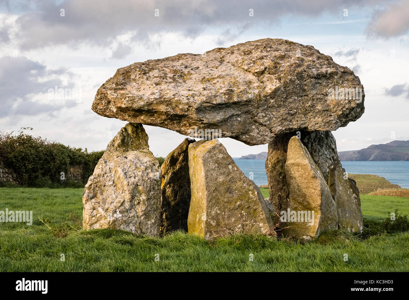 Abercastle, Pembrokeshire, Wales, UK. Carreg Samson, a 5000 year old ...