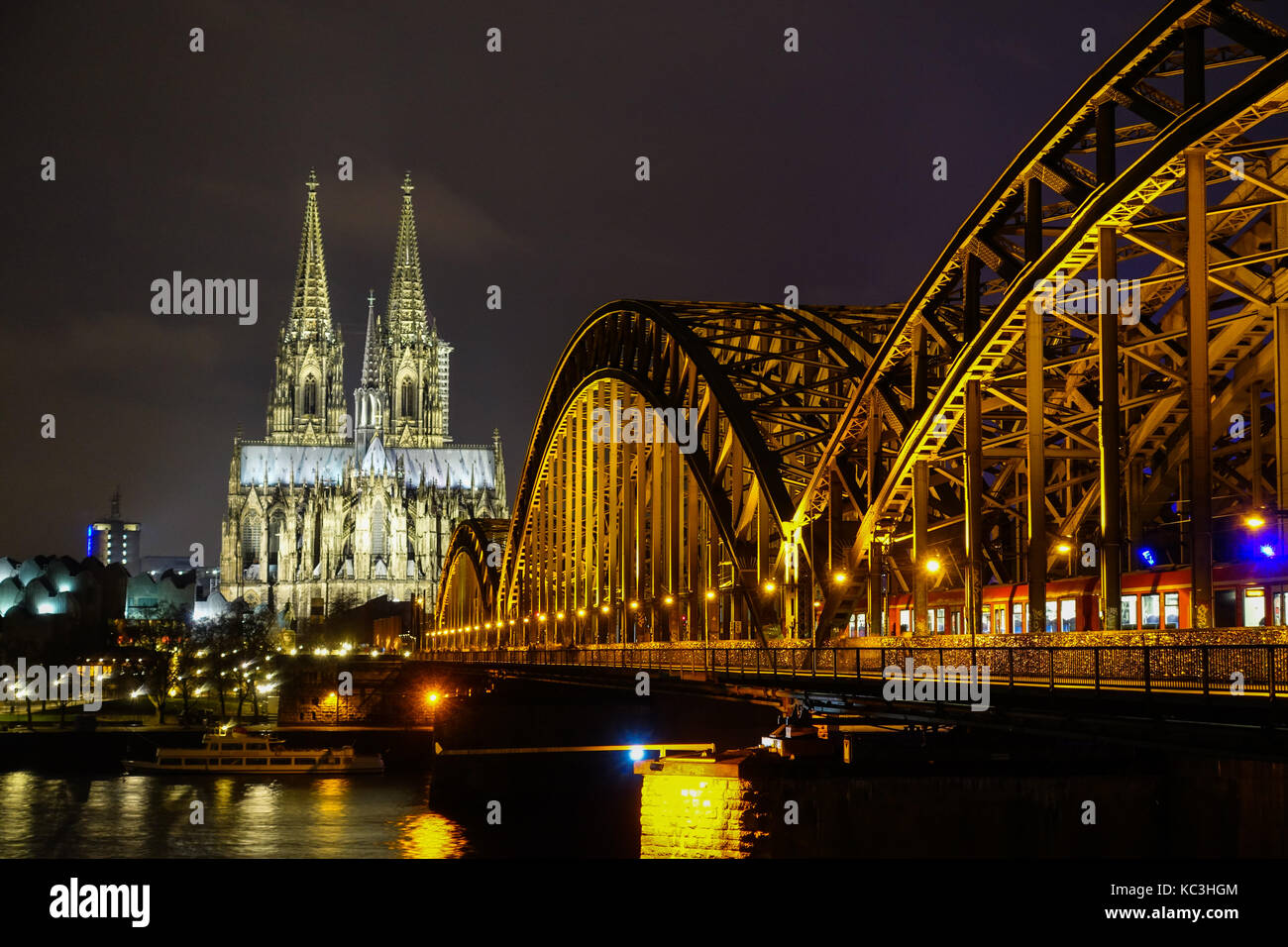 Night view of Cologne Cathedral (Kölner Dom), Germany Stock Photo - Alamy