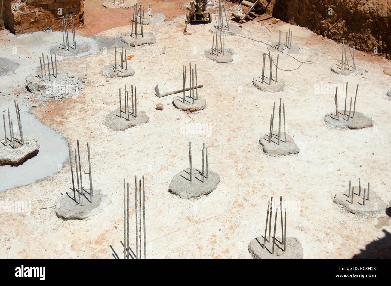 Steel structure and concrete base building Stock Photo - Alamy