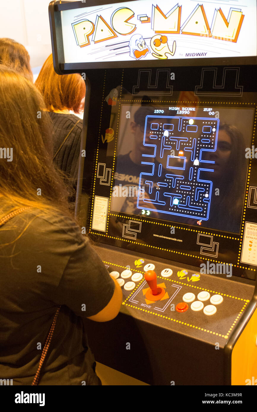 Pac man arcade hi-res stock photography and images - Alamy