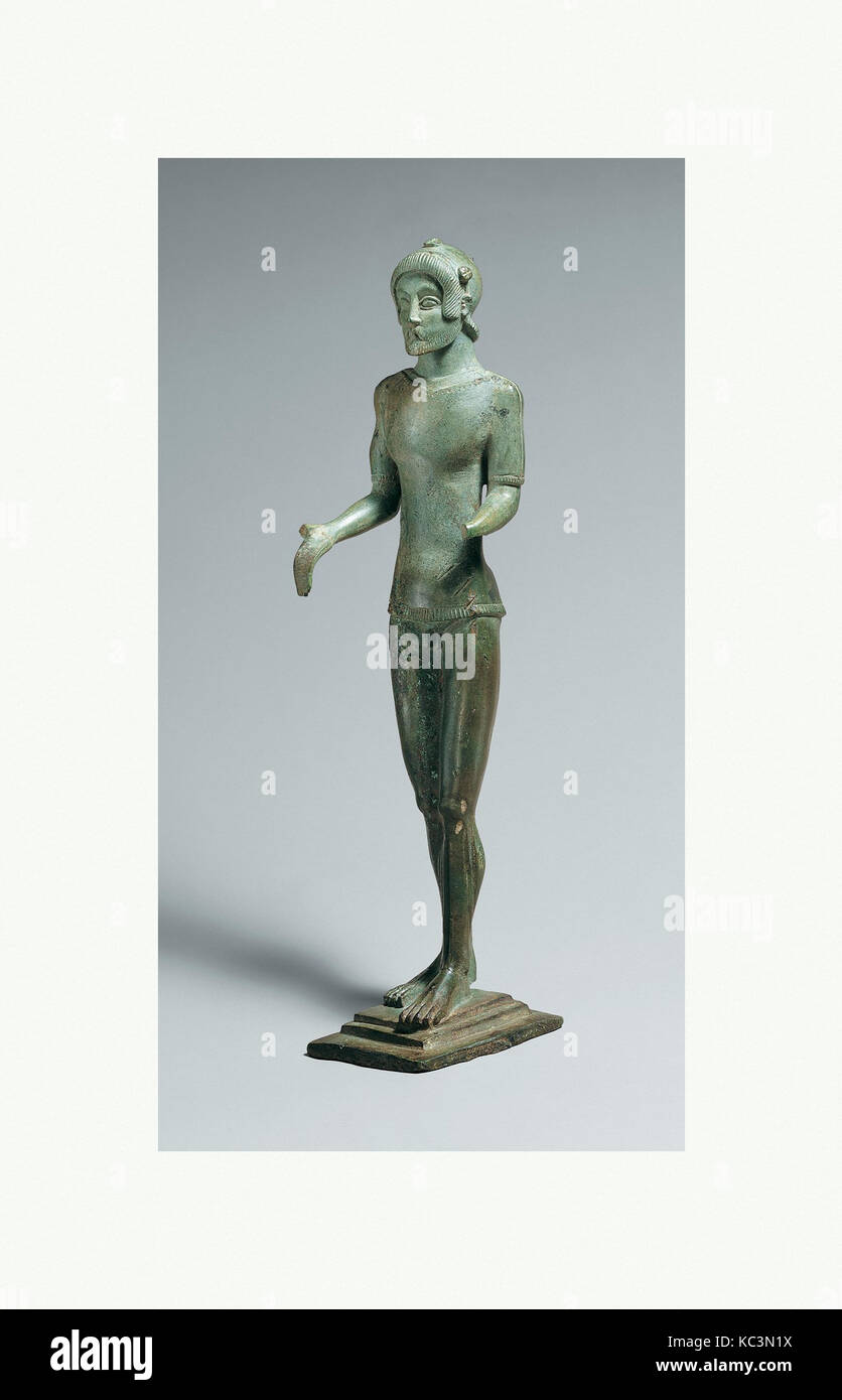 Bronze standing figure hi-res stock photography and images - Alamy