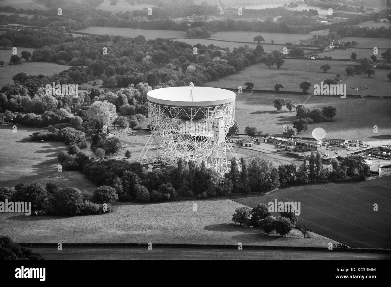 Jodrell radio bank telescope Black and White Stock Photos & Images - Alamy