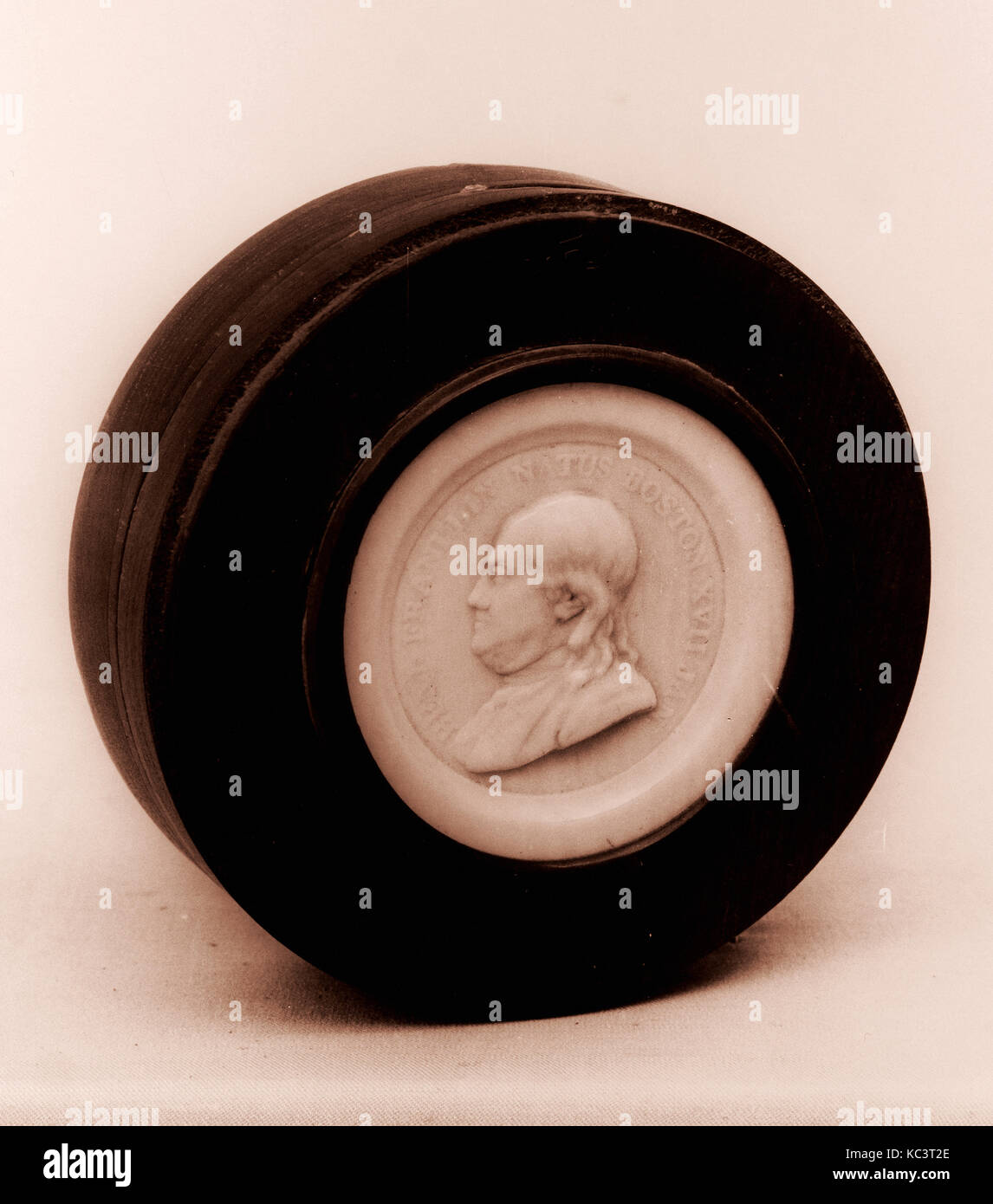 Medallion ivory hi-res stock photography and images - Alamy