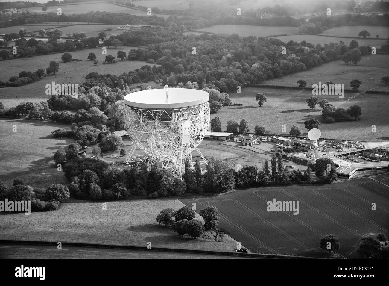 Lovell telescope jodrell bank Black and White Stock Photos & Images - Alamy