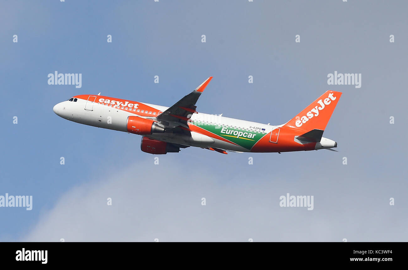 Easyjet Airbus A320-214 aircraft taking off from London Gatwick Airport ...