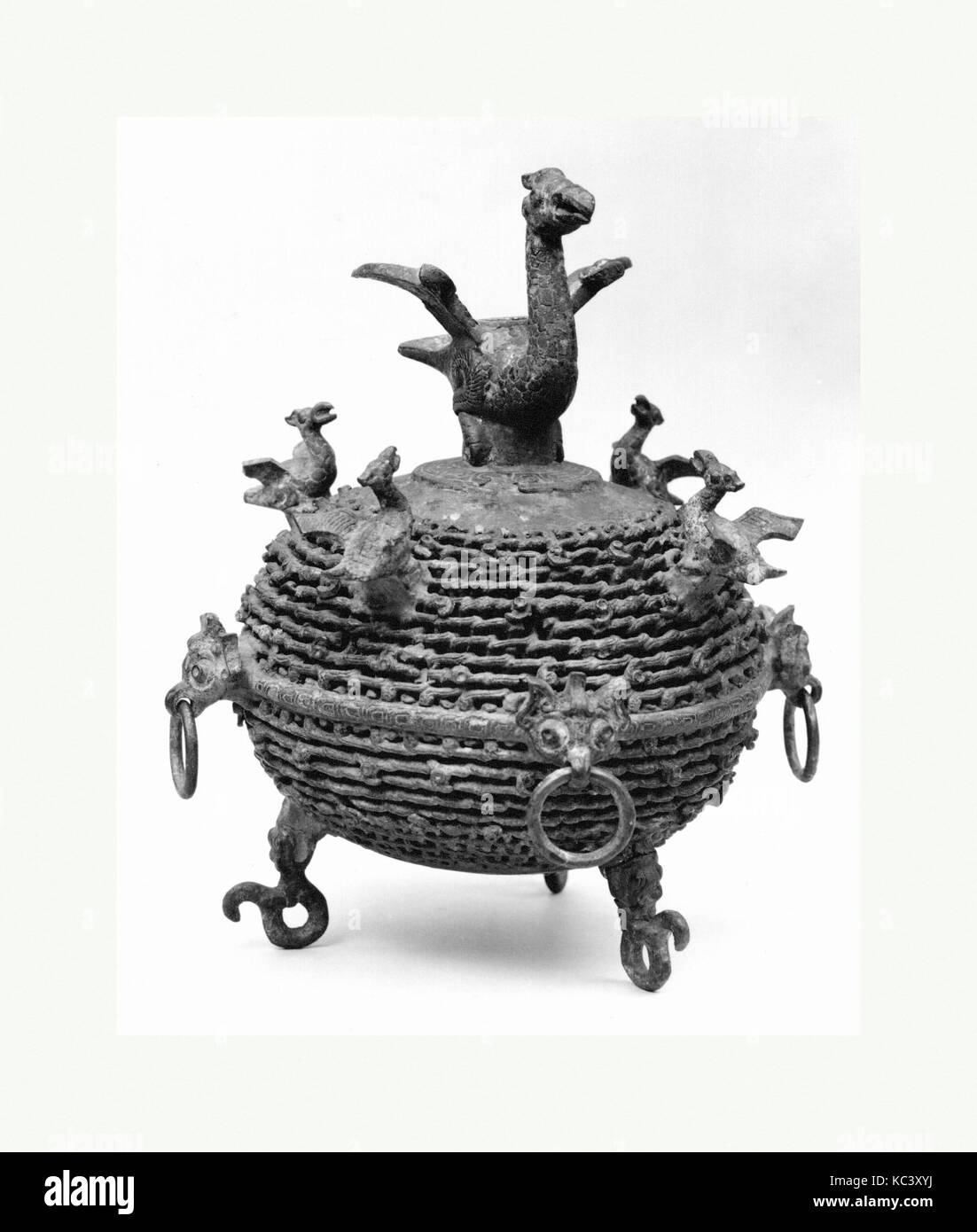 Zhou dynasty vessel hi-res stock photography and images - Alamy