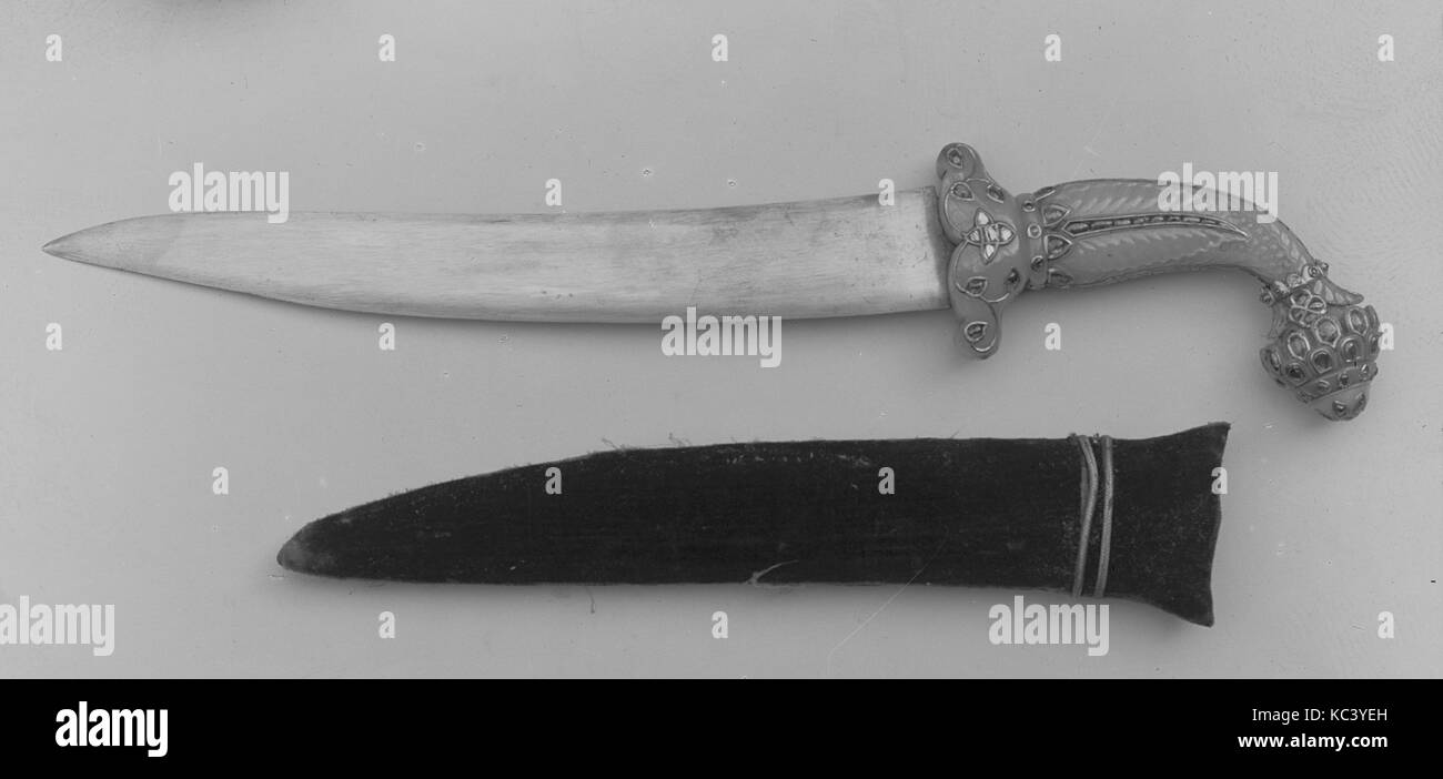 18th century dagger hi-res stock photography and images - Alamy