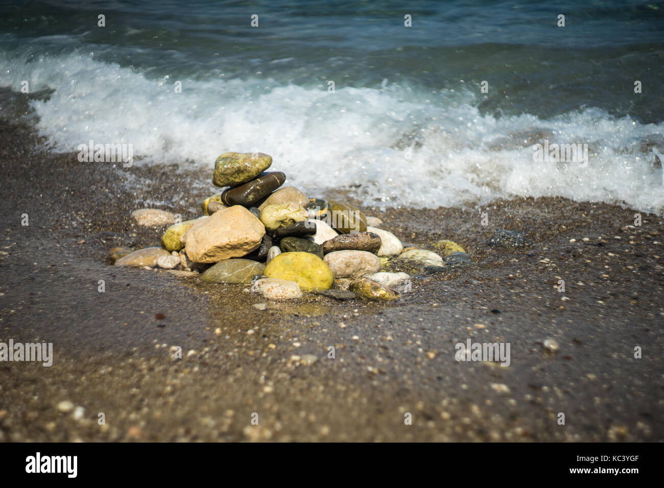 Summertime relax on the sand beach with sea waves Stock Photo - Alamy