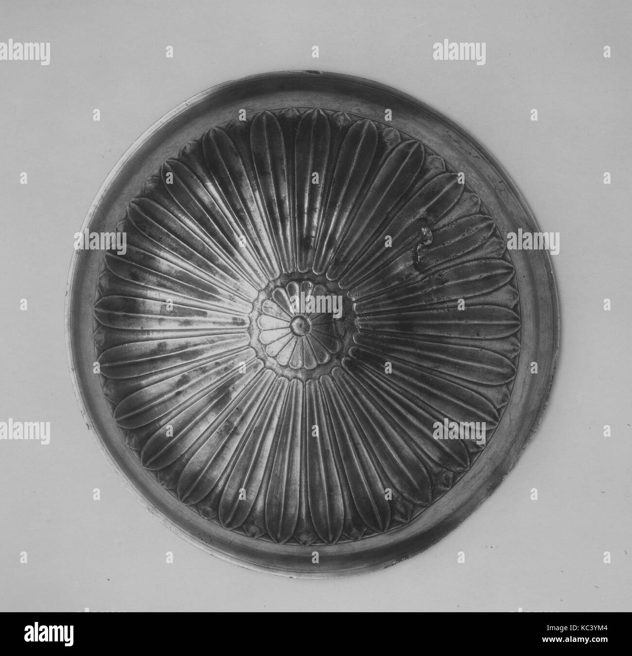 Silver phiale hi-res stock photography and images - Alamy