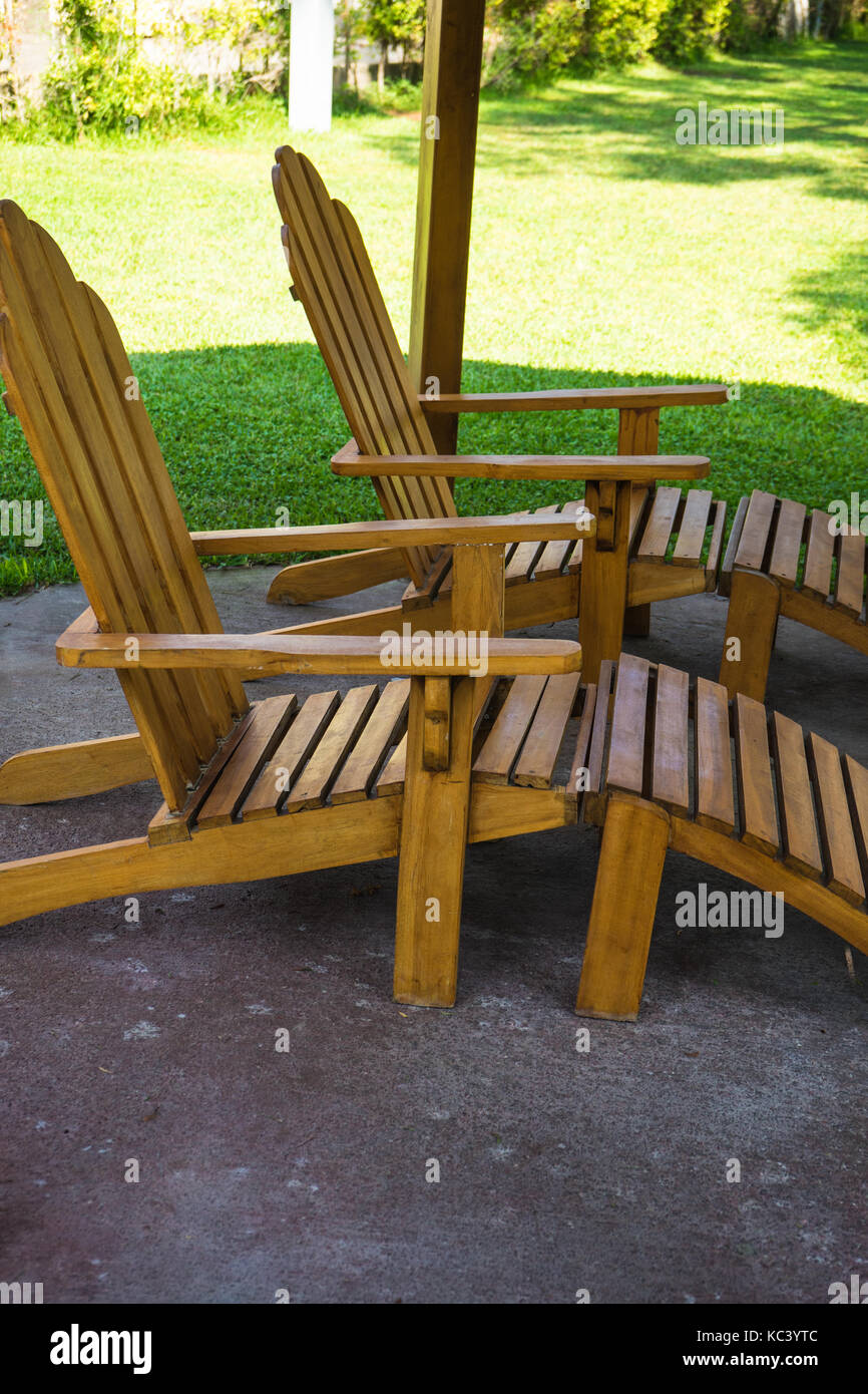Old styled wooden park bench in a city park Stock Photo - Alamy