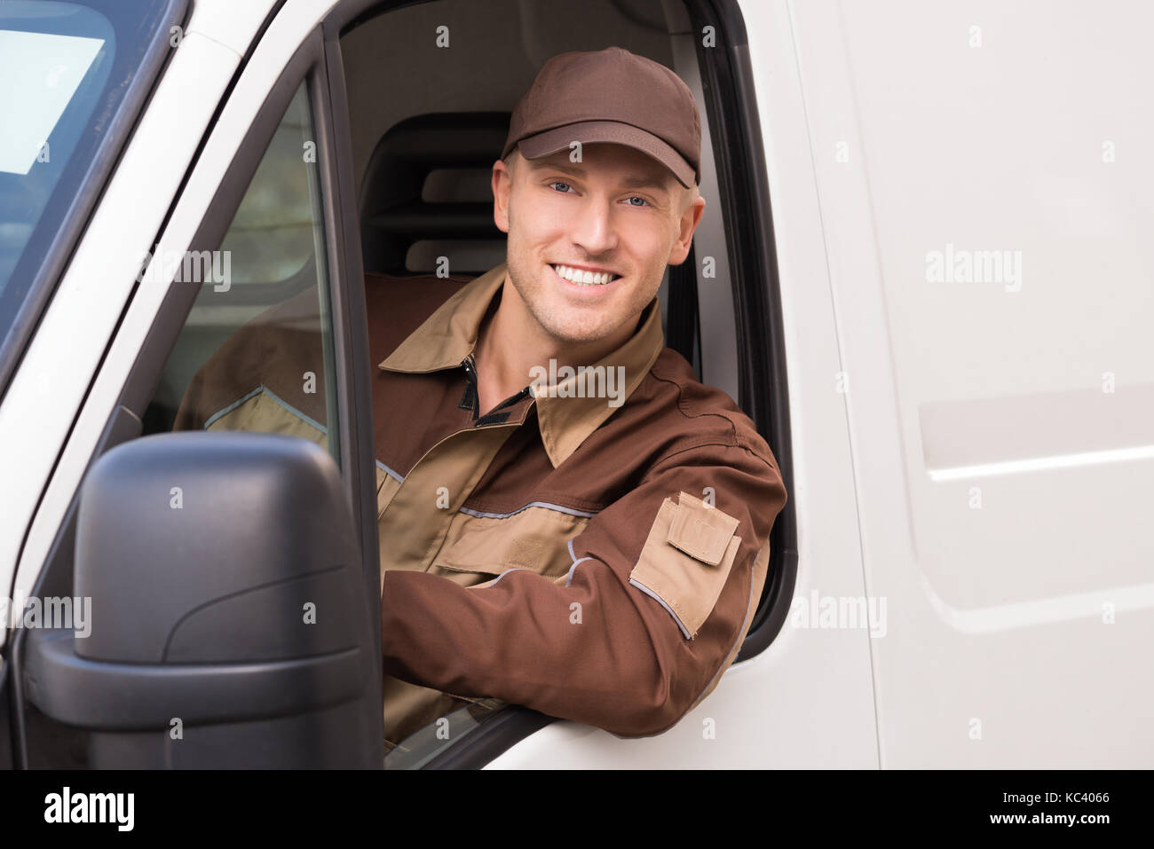 Person delivering truck hi-res stock photography and images - Alamy