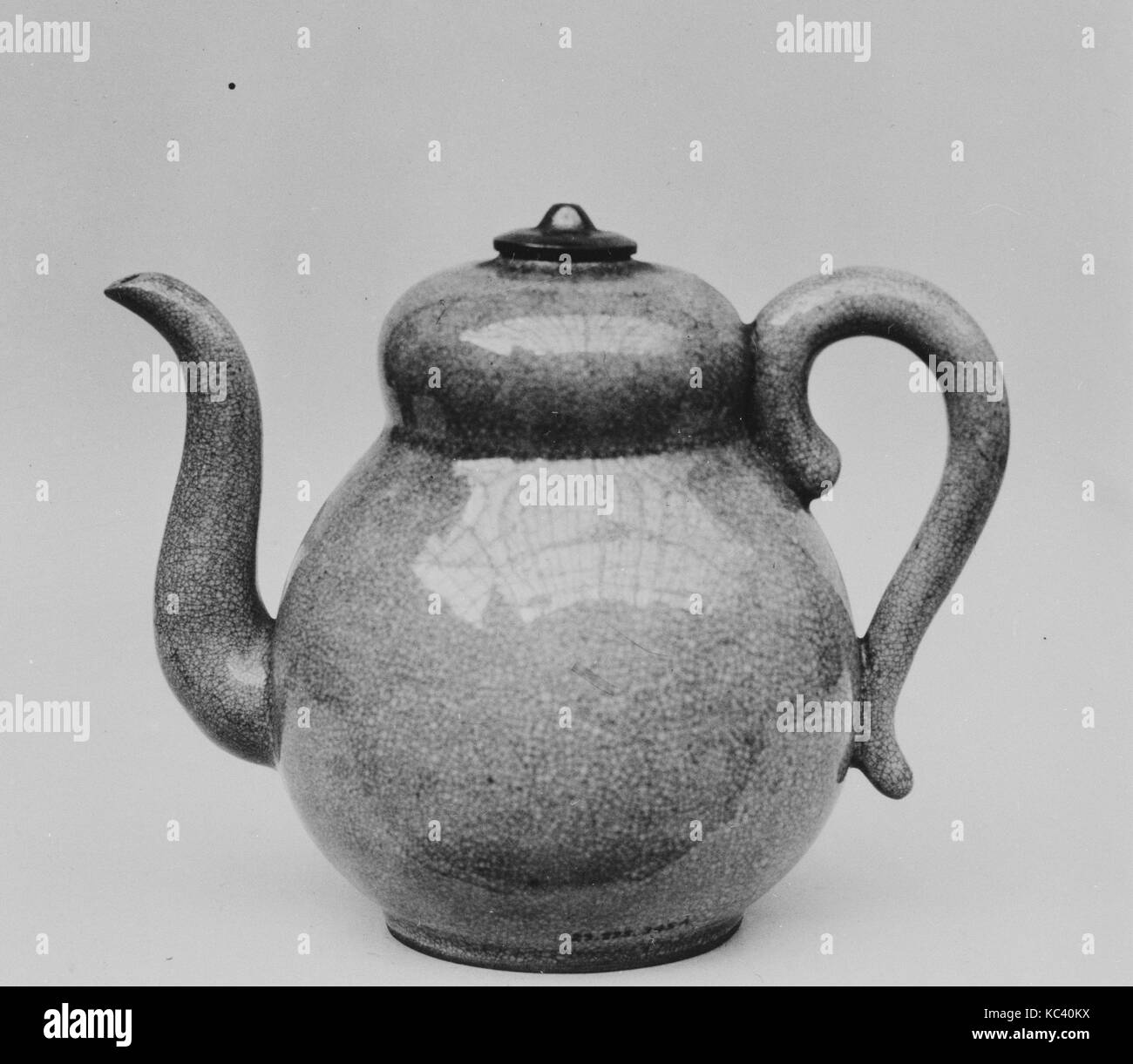 Wine pot, Edo period (1615–1868), 1800, Japan, Faience; lustrous ...