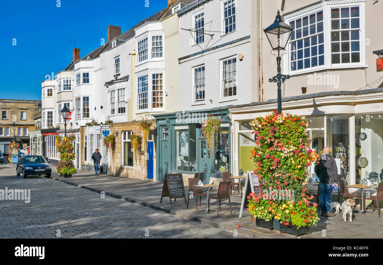 WELLS CITY SOMERSET ENGLAND CATHEDRAL MAIN STREET NEAR THE CATHEDRAL ...