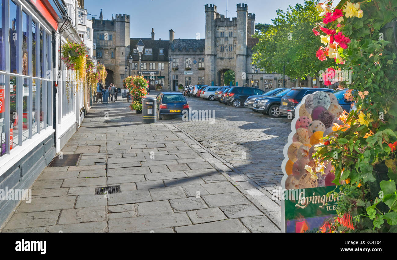 WELLS CITY SOMERSET ENGLAND CATHEDRAL STREET LINED WITH FLOWERS LEADING ...