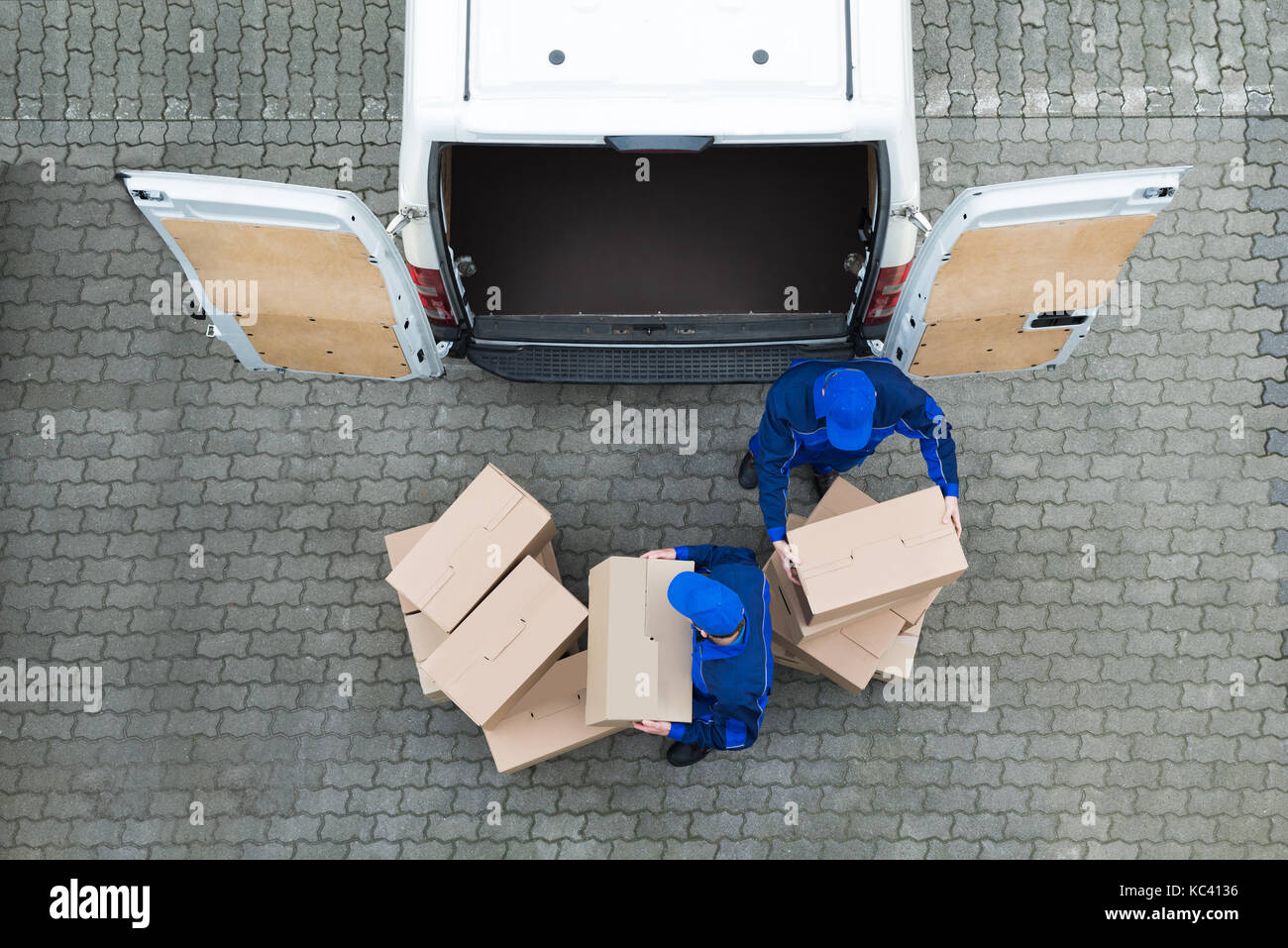 Delivery boxes hi-res stock photography and images - Alamy